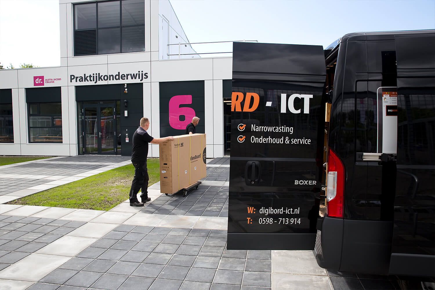 Digitaal schoolbord kopen? Altijd uit voorraad leverbaar!